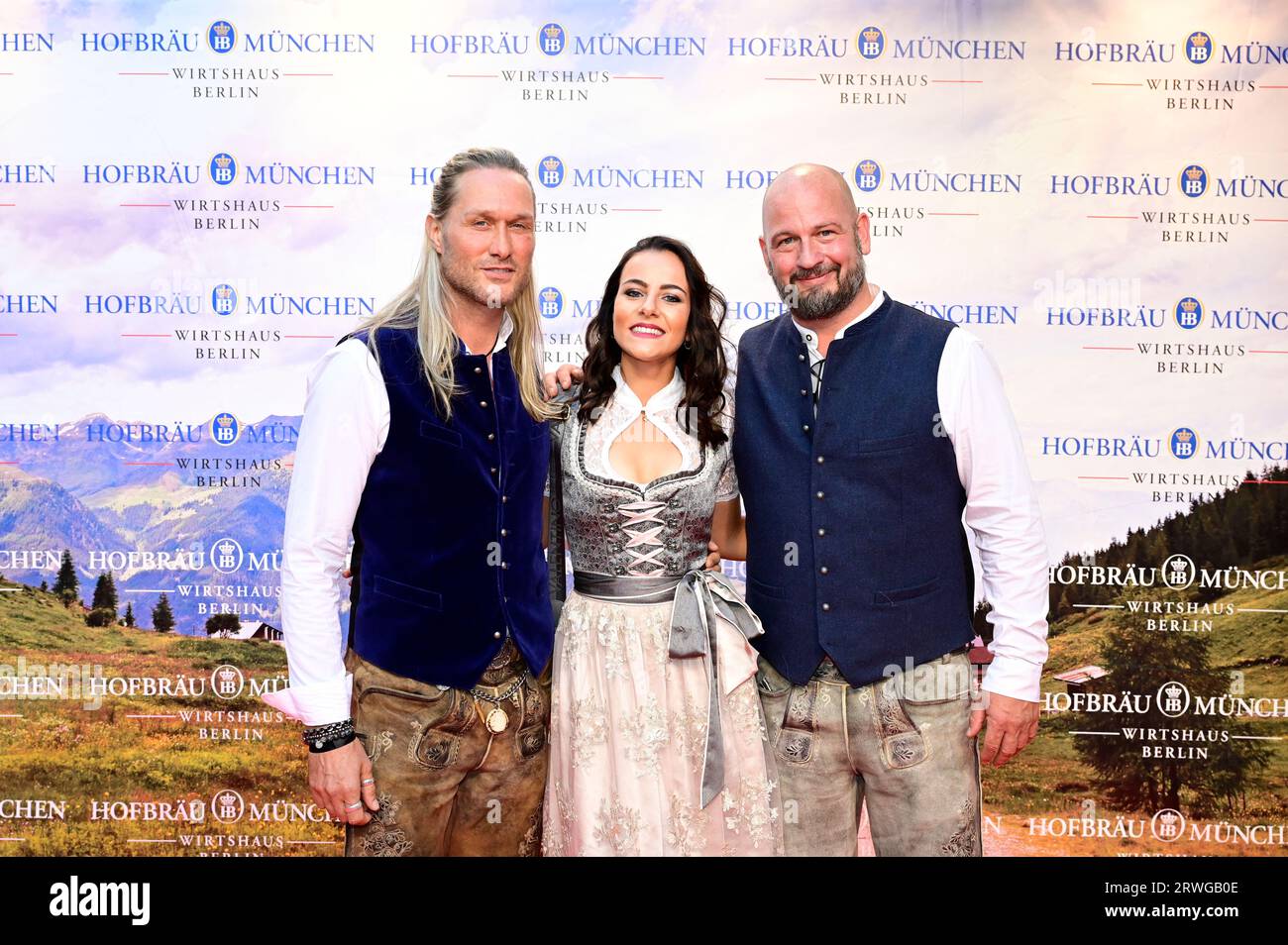 Nico Schwanz mit Begleitung Viktoria Schuler und Björn Schwarz beim ...