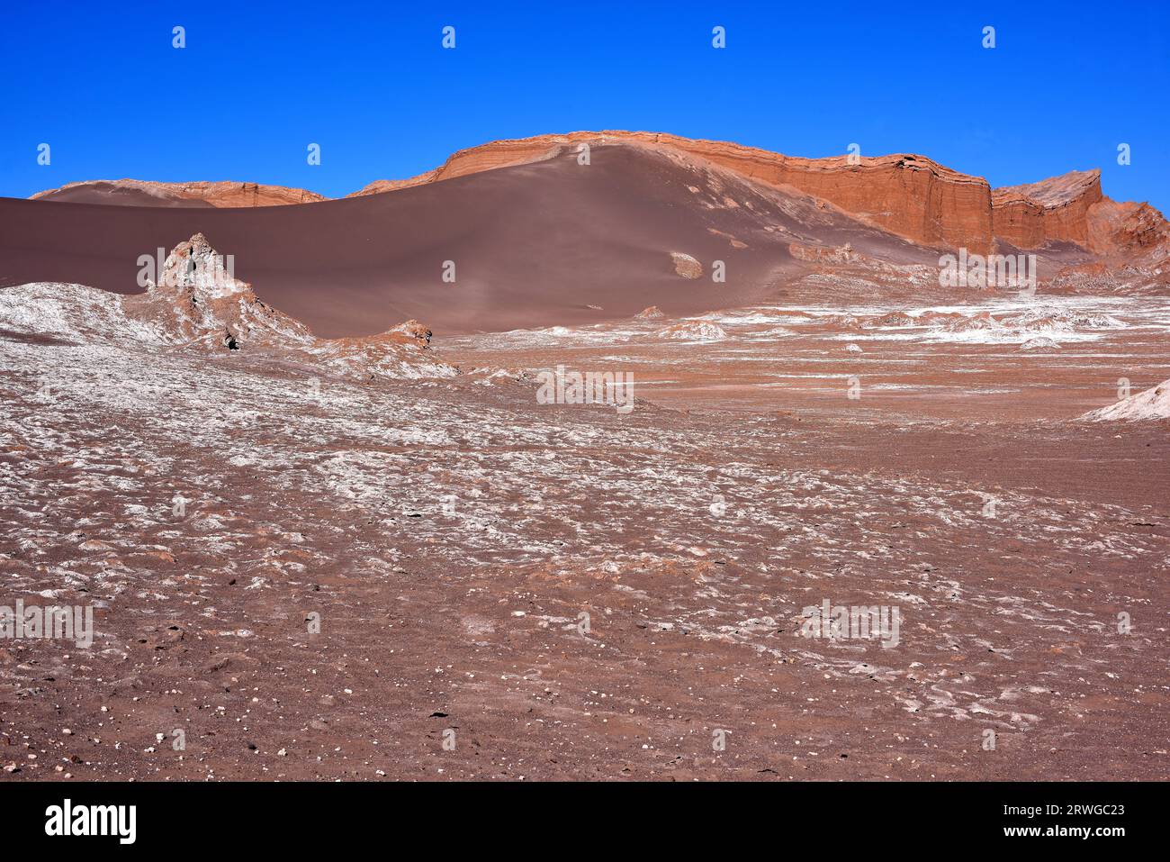 Valle de La Luna (Moon Valley). San Pedro de Atacama, Cordillera de la Sal, Salar de Atacama ...