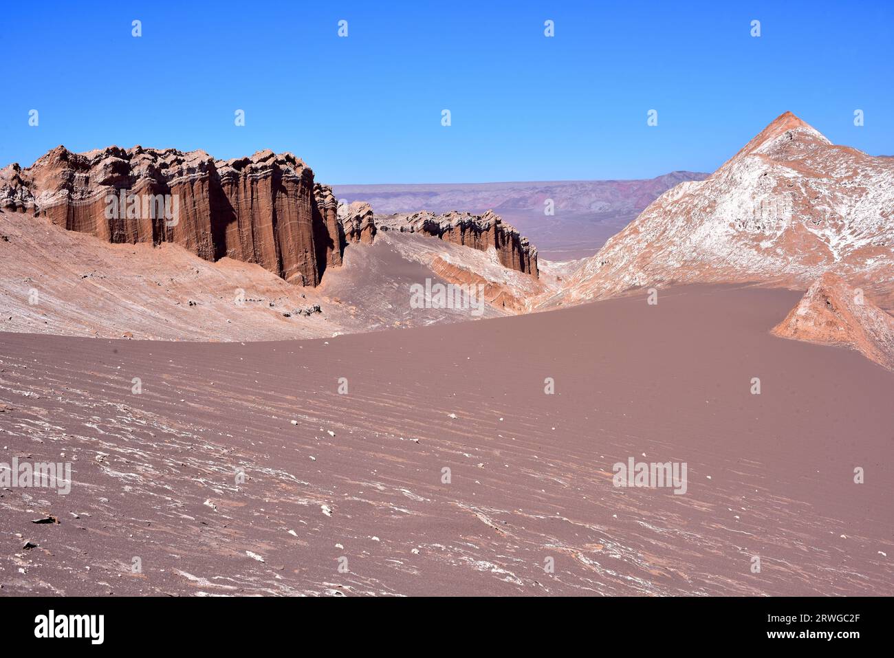 Valle de La Luna (Moon Valley). San Pedro de Atacama, Cordillera de la Sal, Salar de Atacama ...