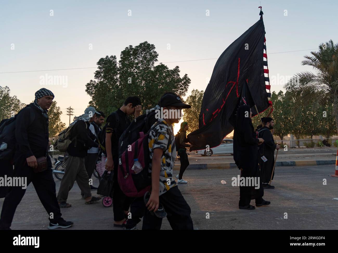 Najaf, Iraq. 3rd Sep, 2023. Shia Muslim pilgrims with flag march from ...