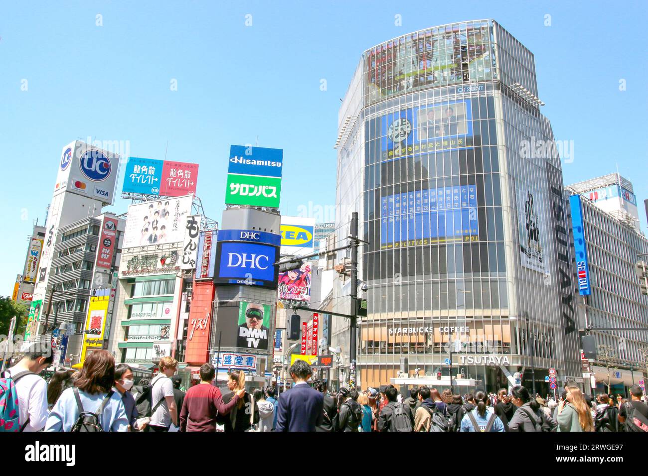 Crowds Ready to Cross Shibuya Crossing in Tokyo, Japan Stock Photo - Alamy