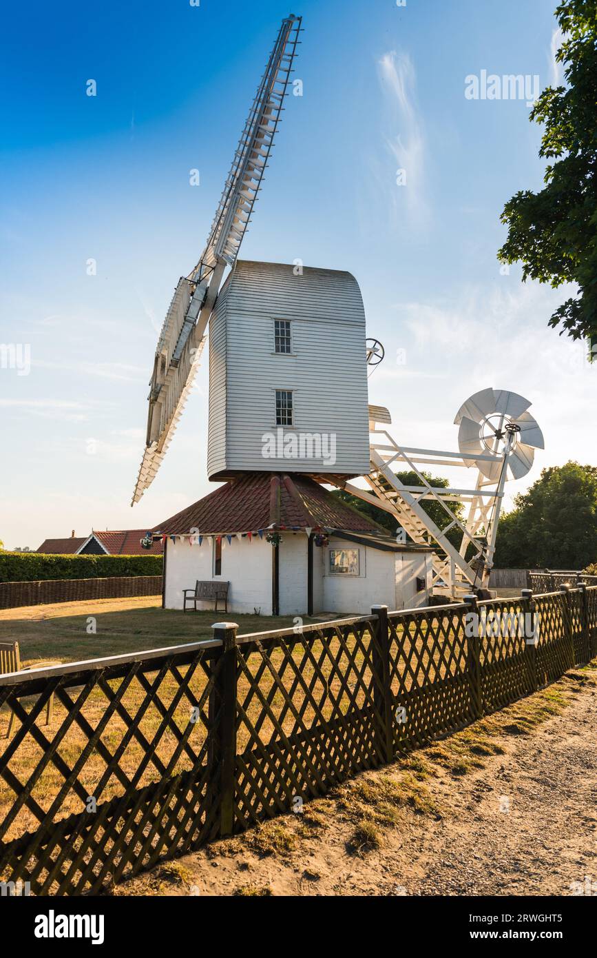 Single story roundhouse hi-res stock photography and images - Alamy