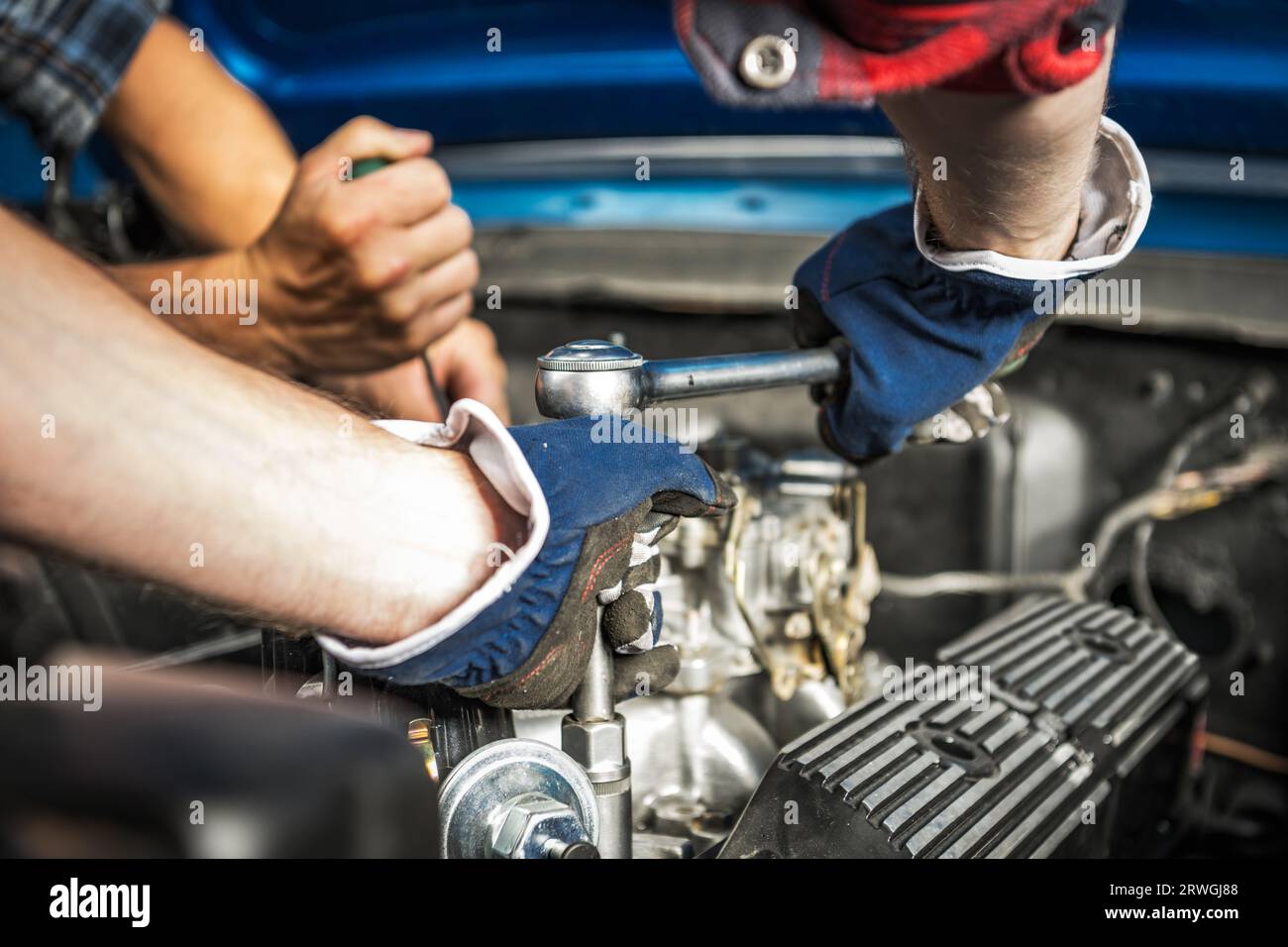 Car mechanics hi-res stock photography and images - Alamy