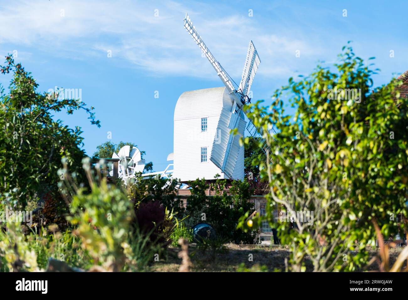 Single story roundhouse hi-res stock photography and images - Alamy
