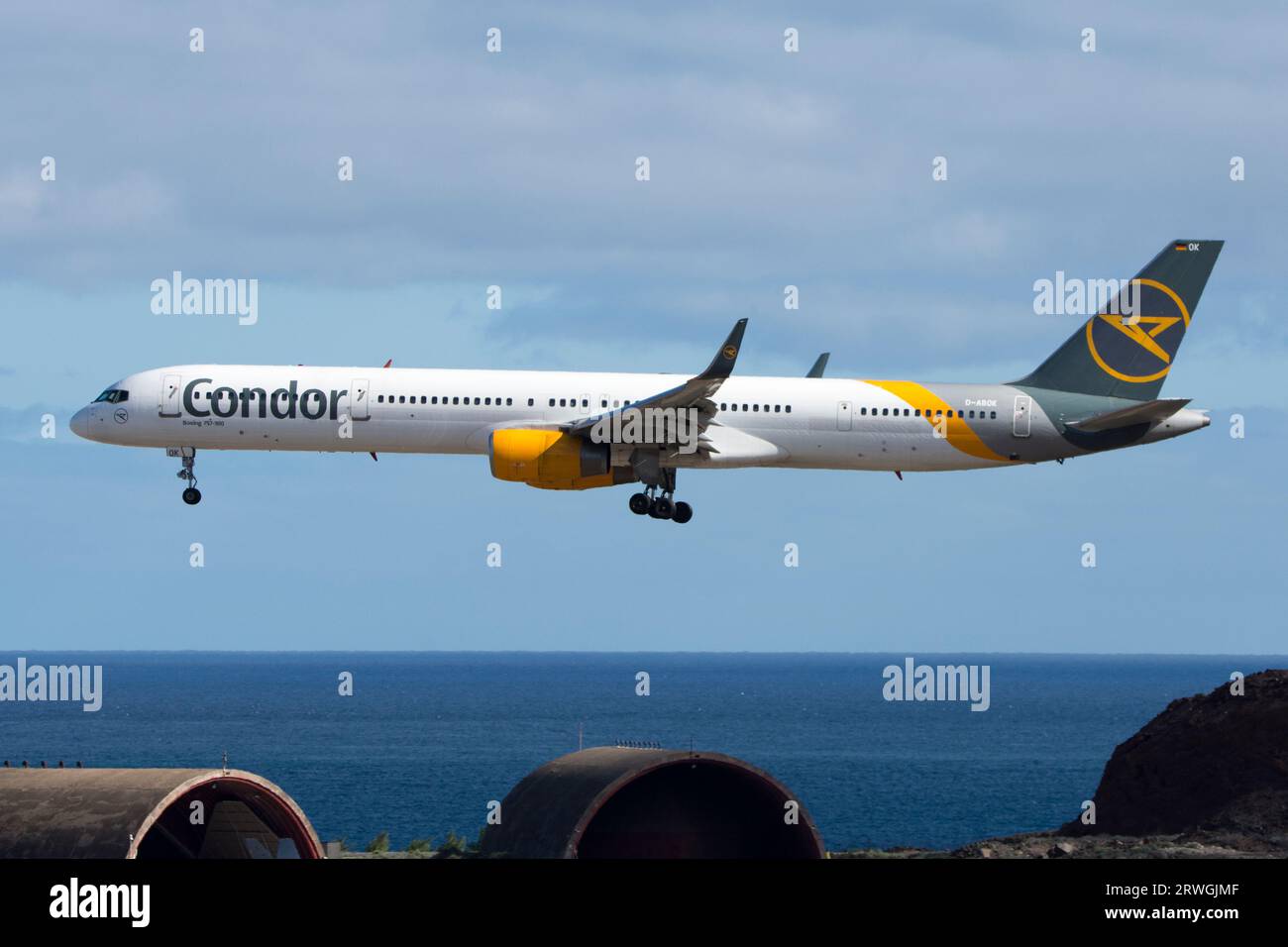 Boeing 757 aereo hi-res stock photography and images - Alamy