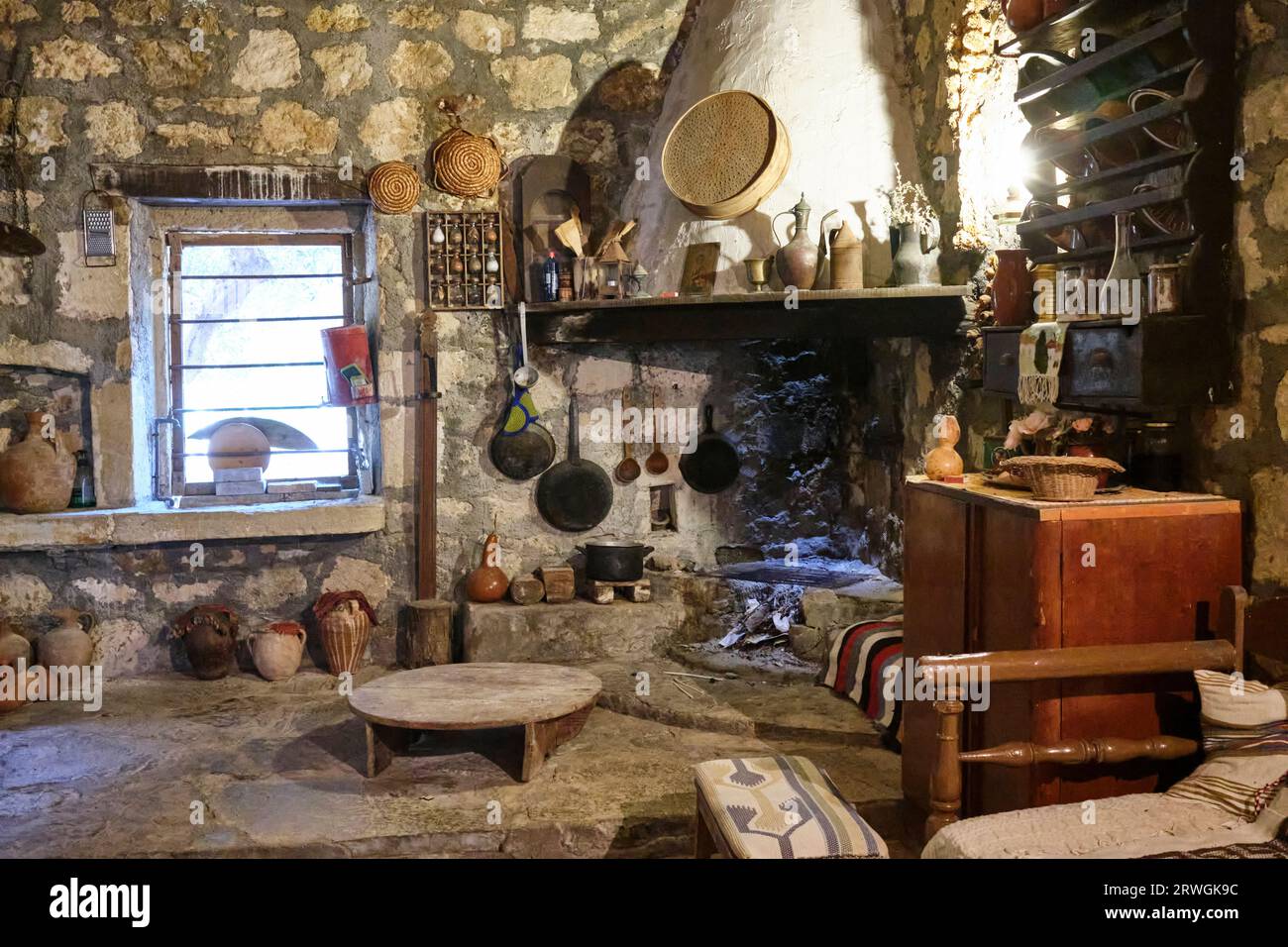 Ancient greek home interior hi-res stock photography and images - Alamy