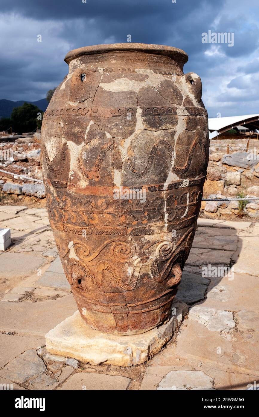 Amphora minoan hi-res stock photography and images - Alamy