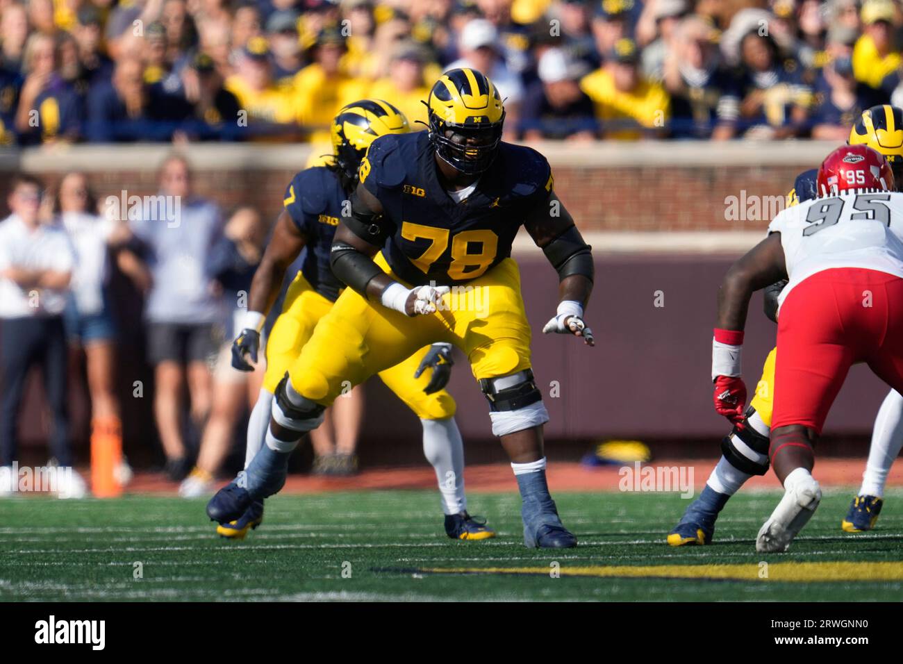 Michigan offensive lineman Myles Hinton (78) plays against UNLV in the ...