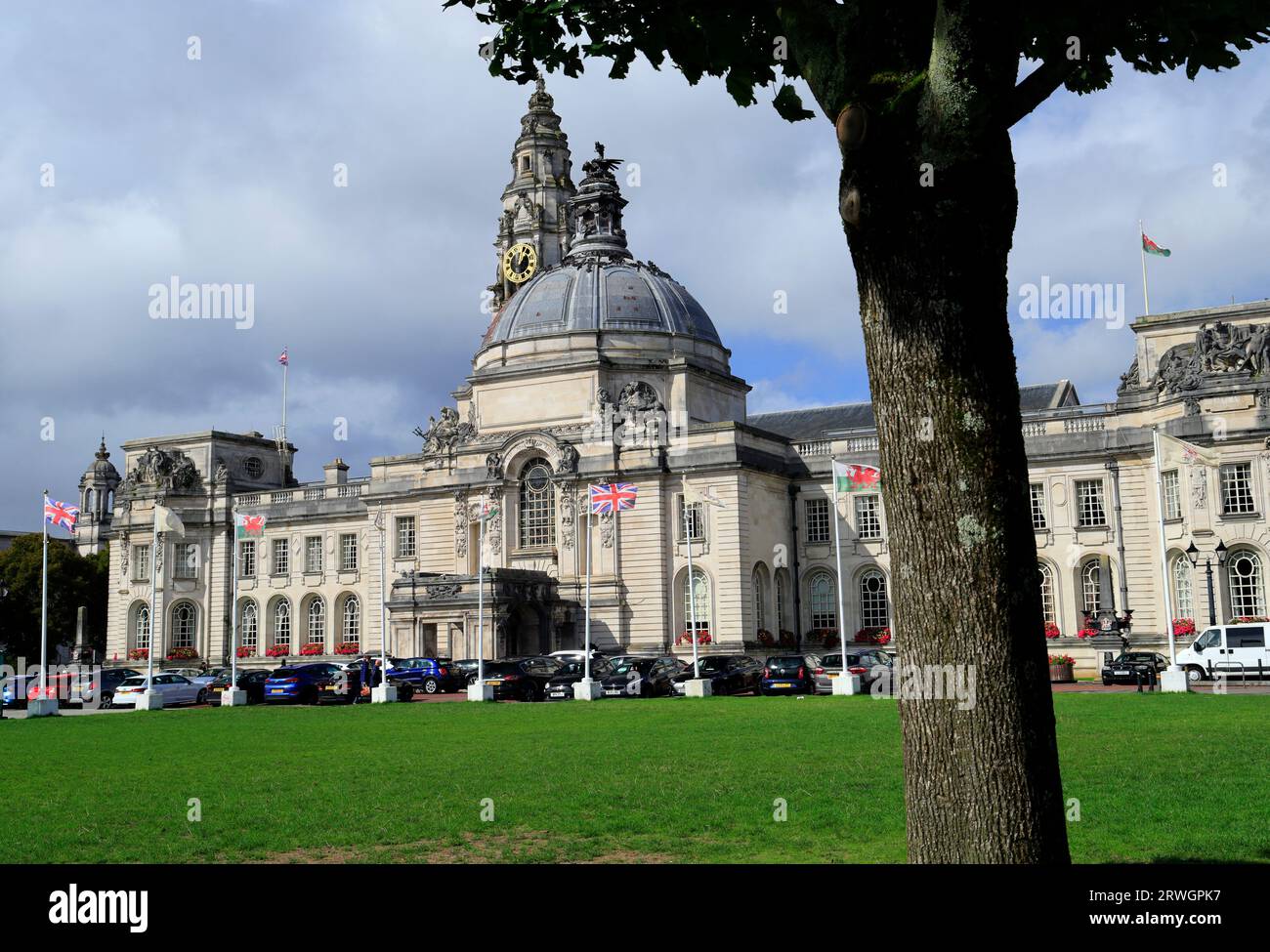 Cardiff City Hall, Cathays Park, Cardiff Stock Photo - Alamy
