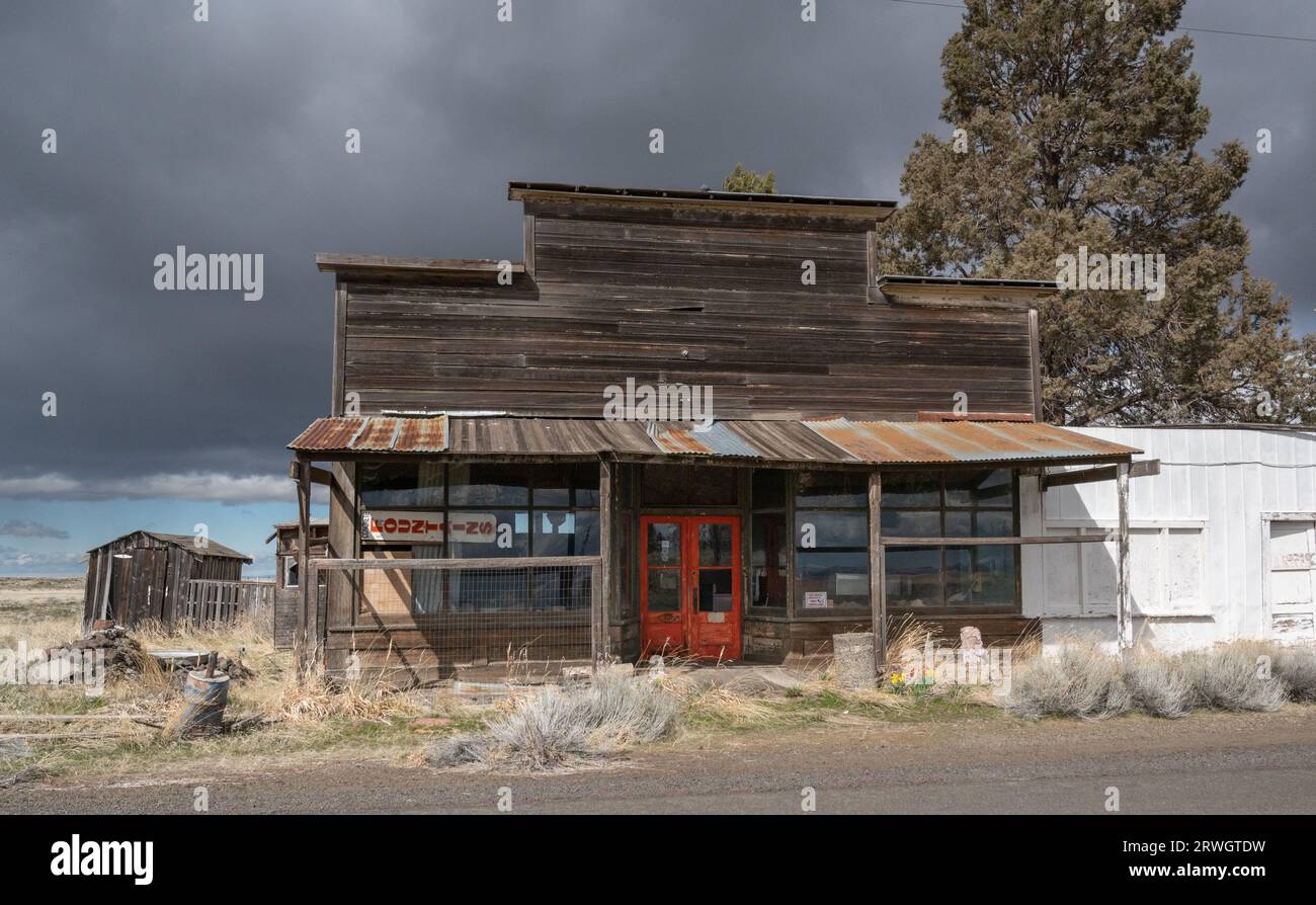 Old store in rural Oregon south of The Dalles Stock Photo - Alamy