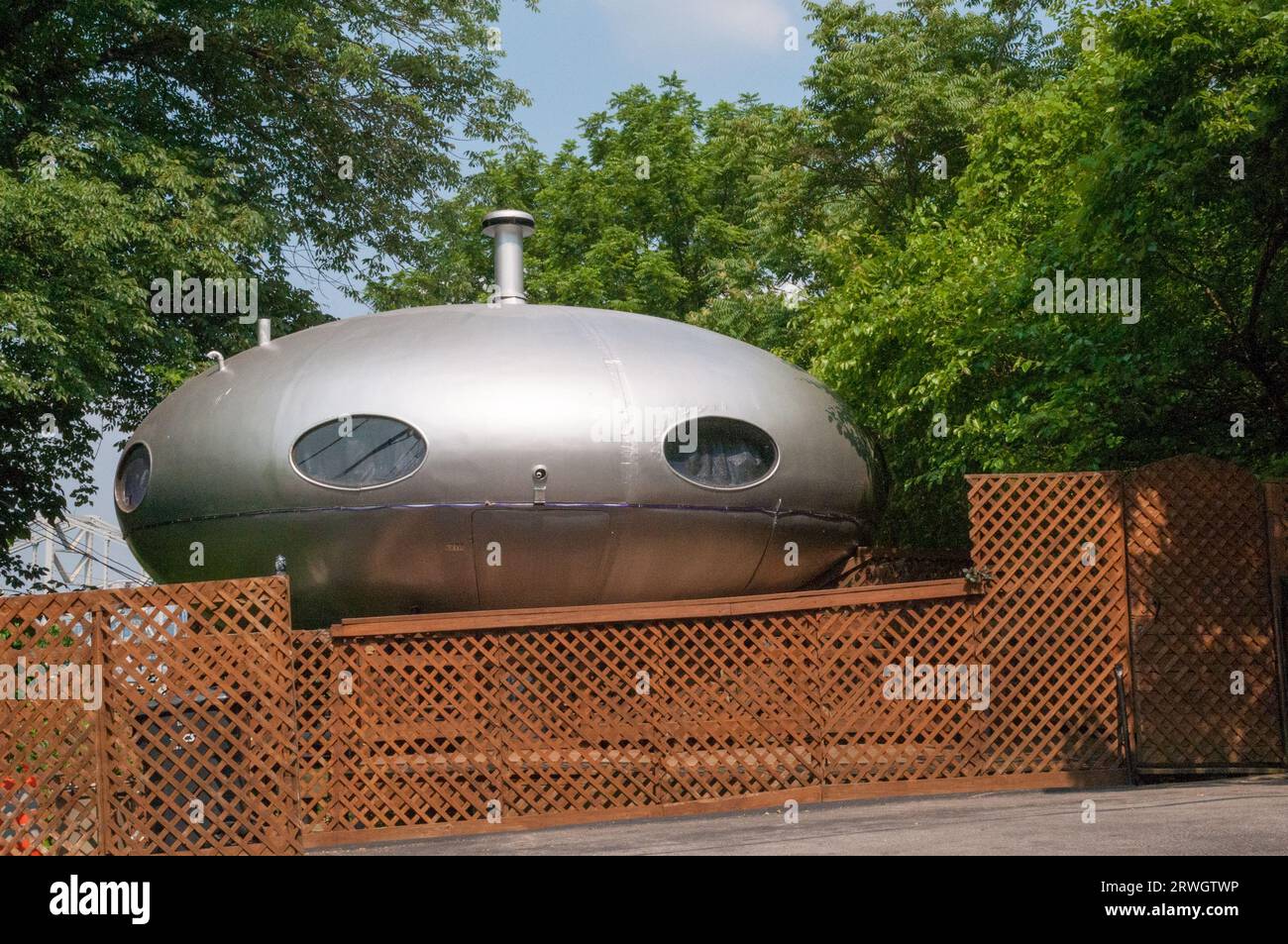 One of a handful of the space-age 1960s Futuro houses left in the ...