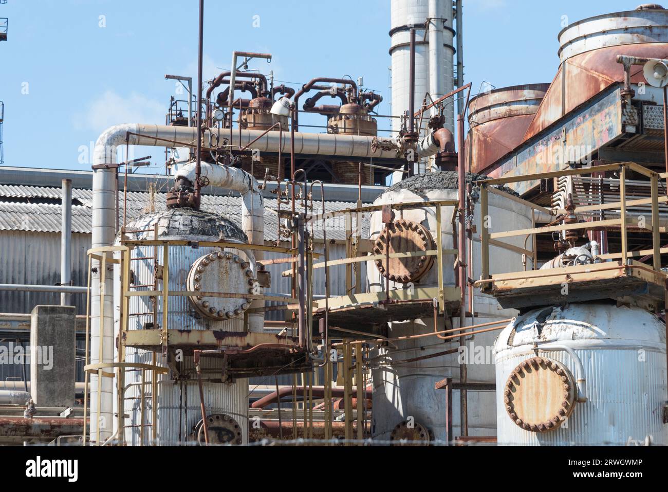 Oil refining equipment hi-res stock photography and images - Alamy