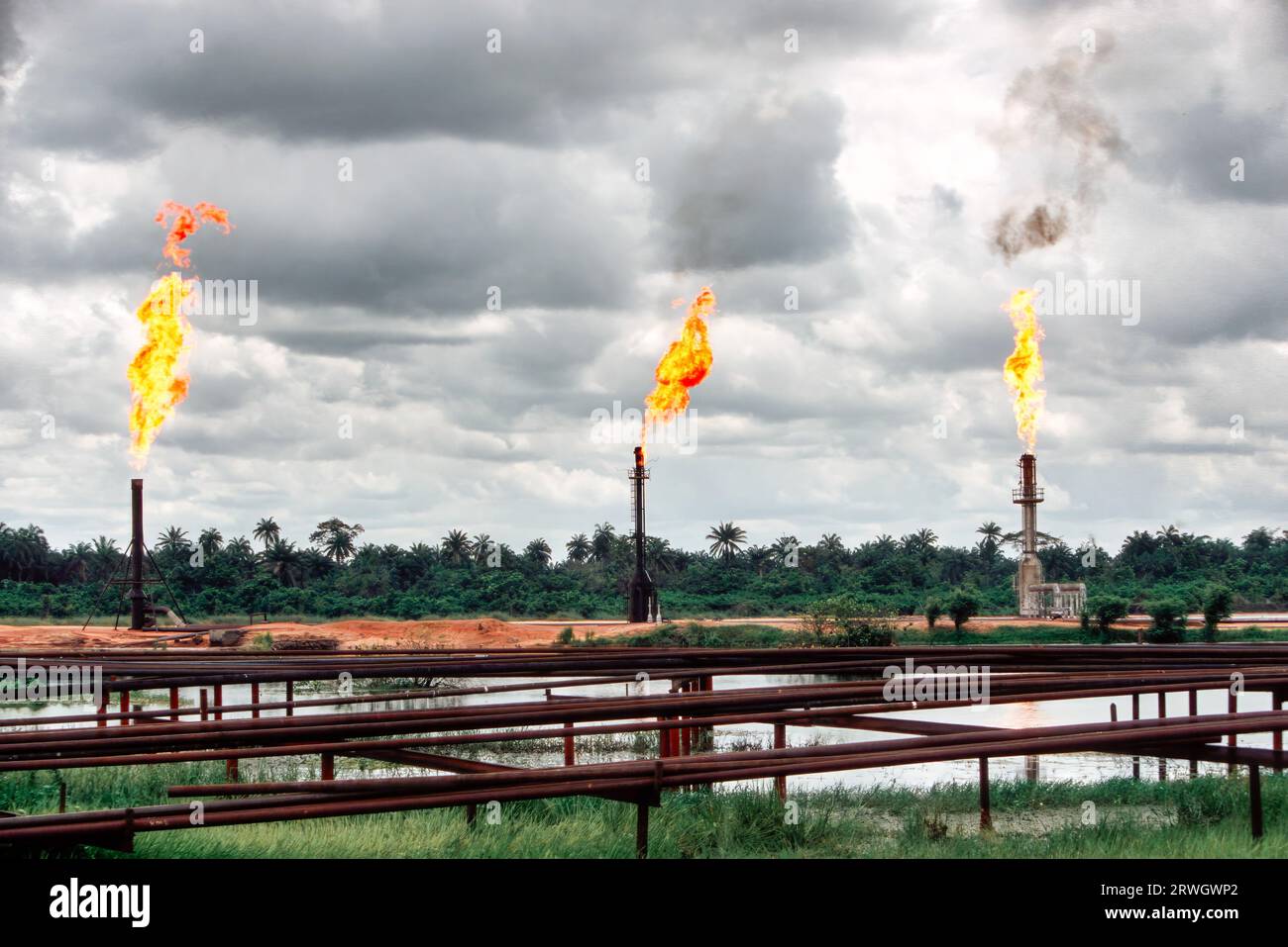 Nigeria: environmental pollution by burning off gas from the oil production in the Niger delta ...