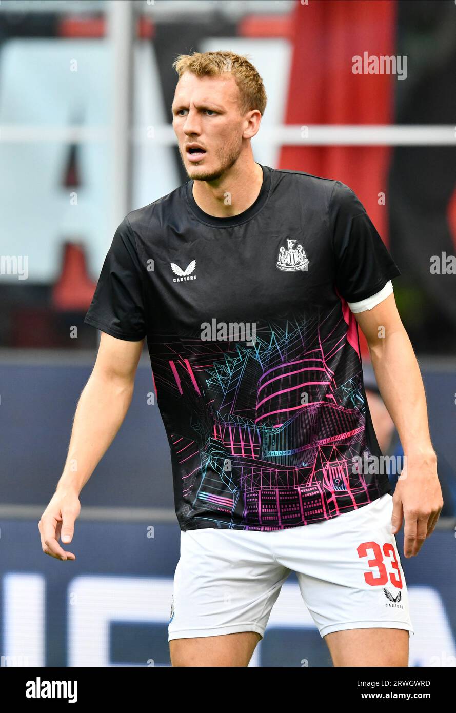 Milano, Italy. 19th Sep, 2023. Dan Burn (33) of Newcastle United is warming up before the UEFA ...