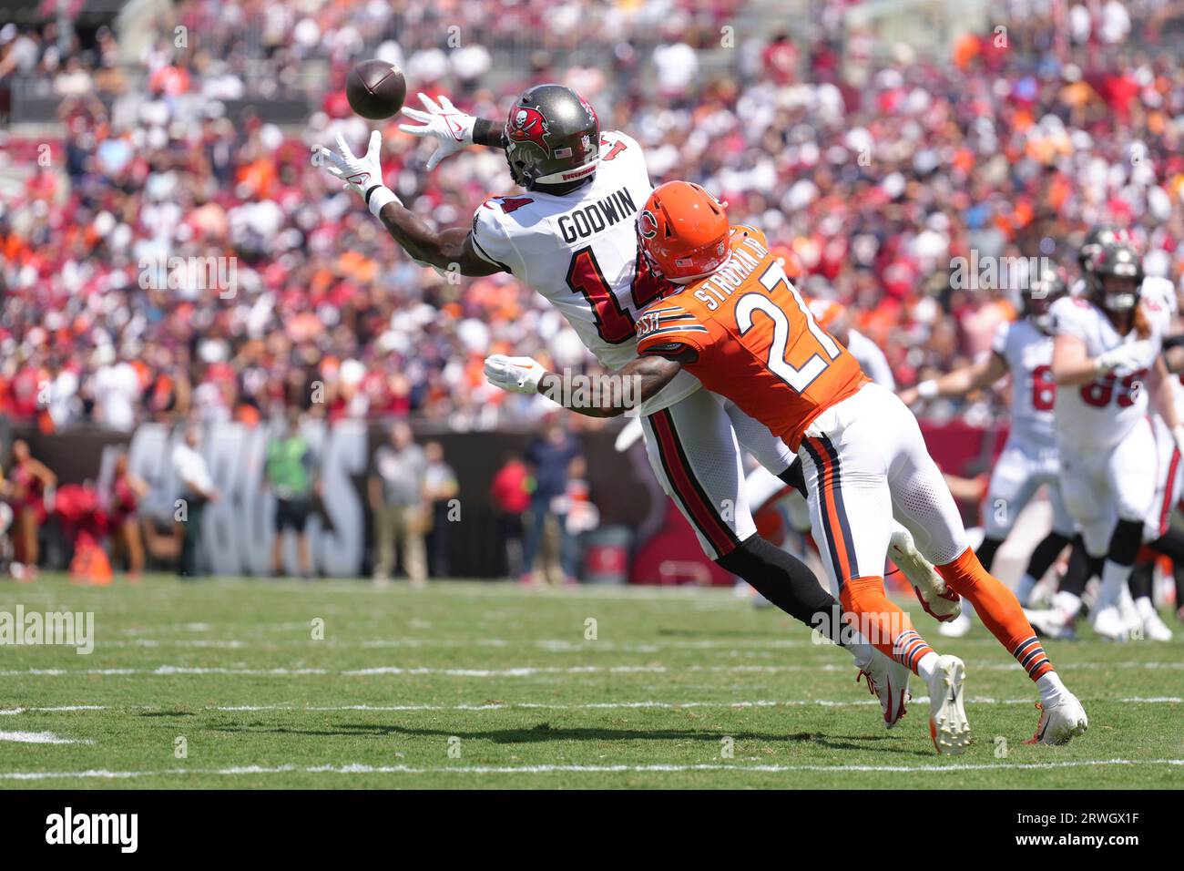 Tampa Bay Buccaneers wide receiver Chris Godwin (14) makes a catch in ...