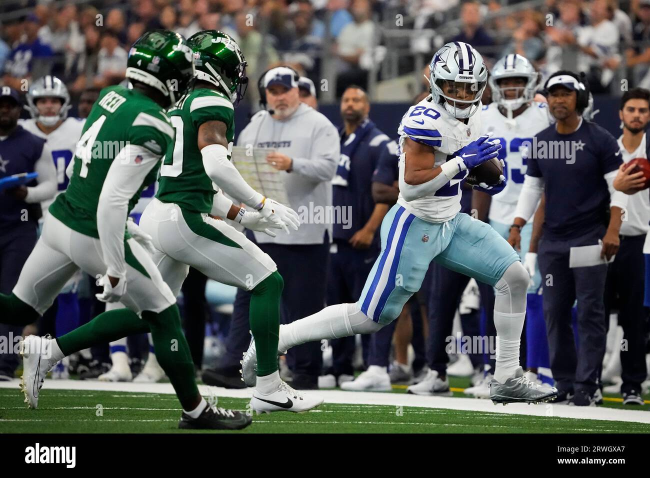 Dallas Cowboys running back Tony Pollard (20) carries the ball during ...