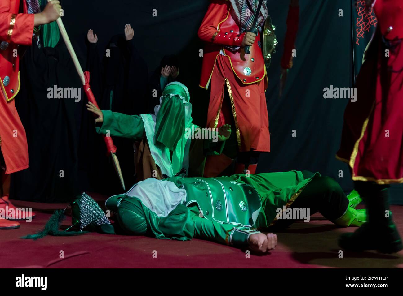 Shia Muslims re-enact the scenes from Battle of Karbala as Shia Muslim ...