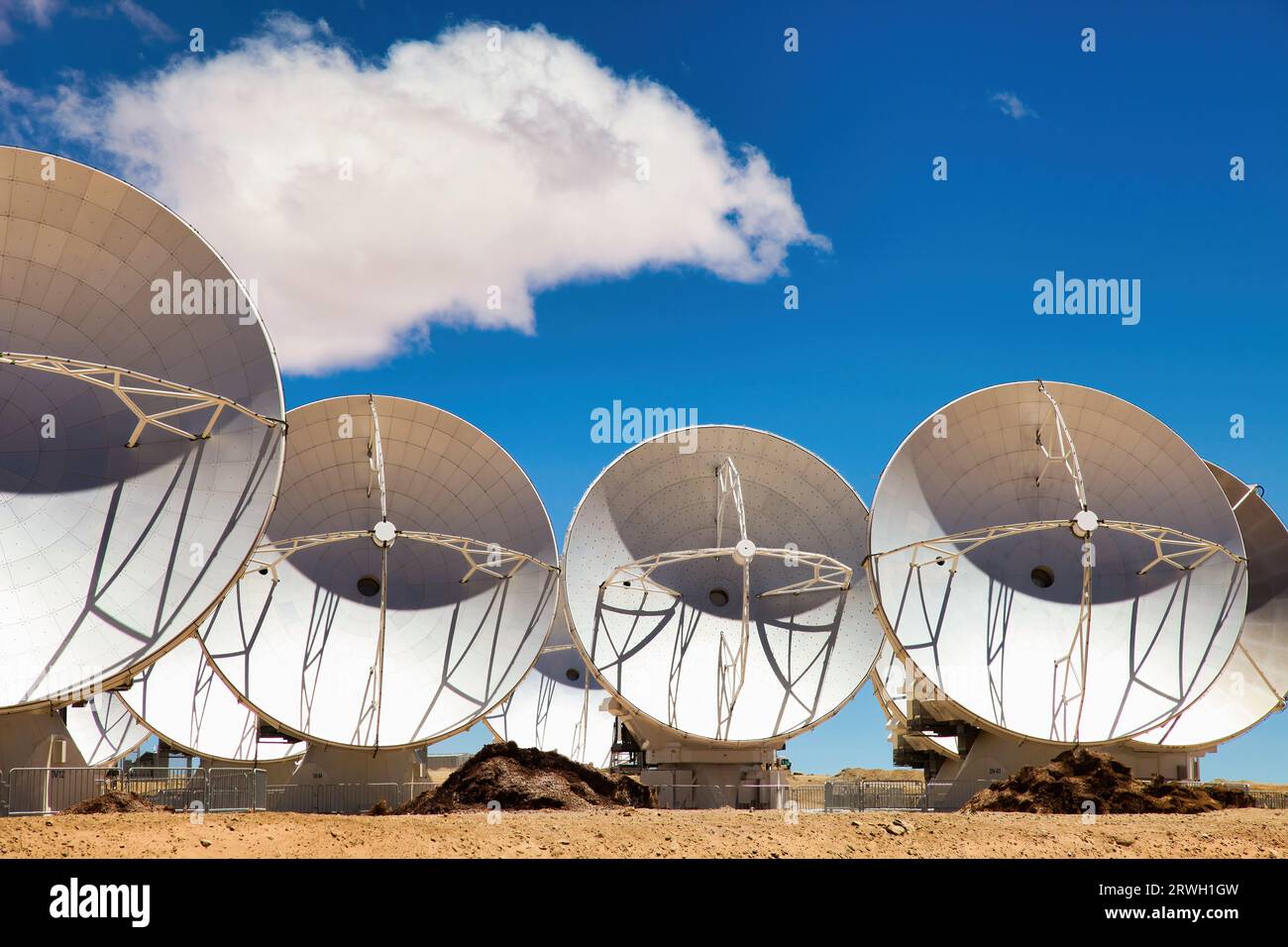 Alma telescope hi-res stock photography and images - Alamy