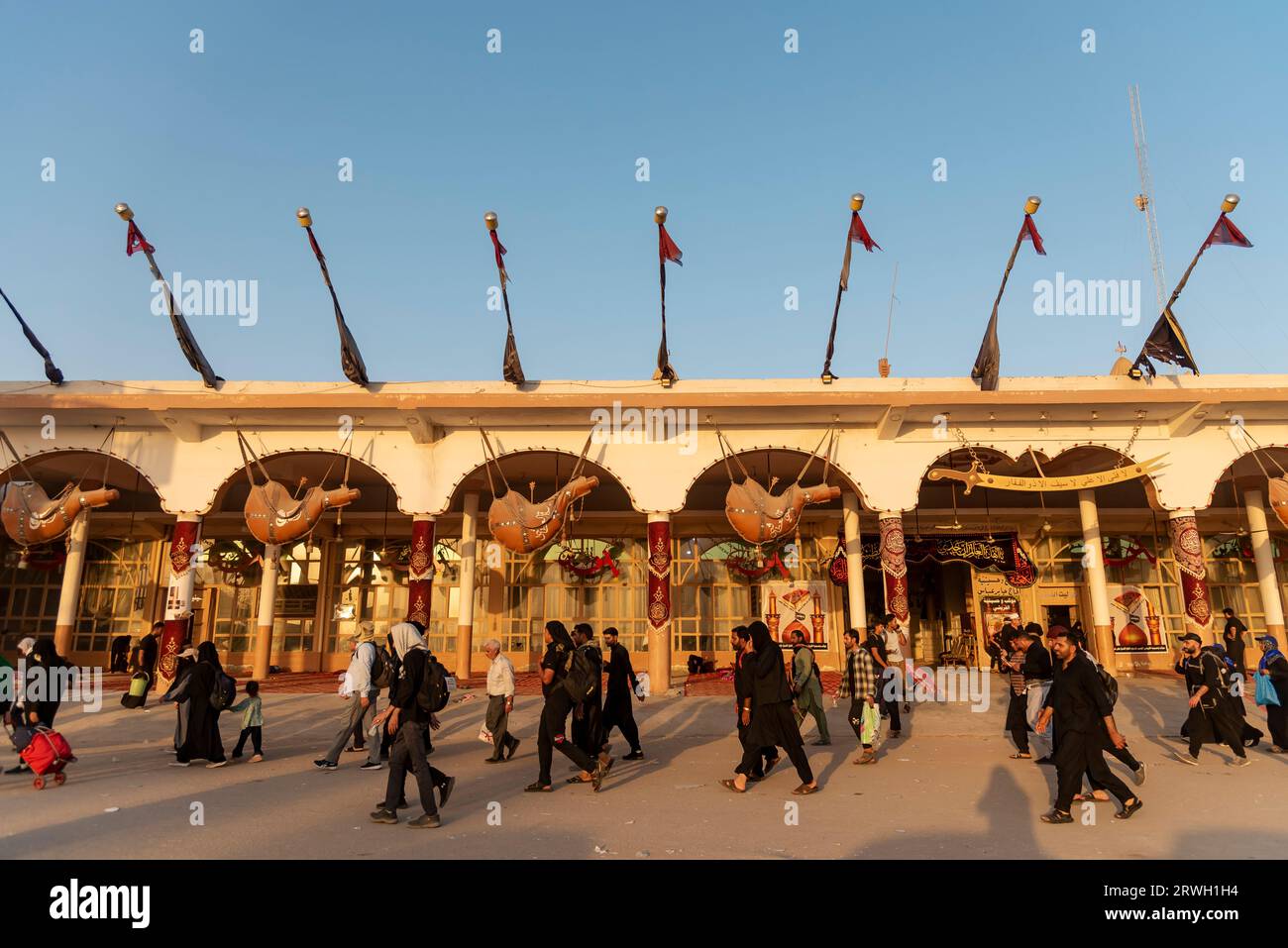 Shia Muslim pilgrims marching from Najaf towards Shrine city of Karbala ...