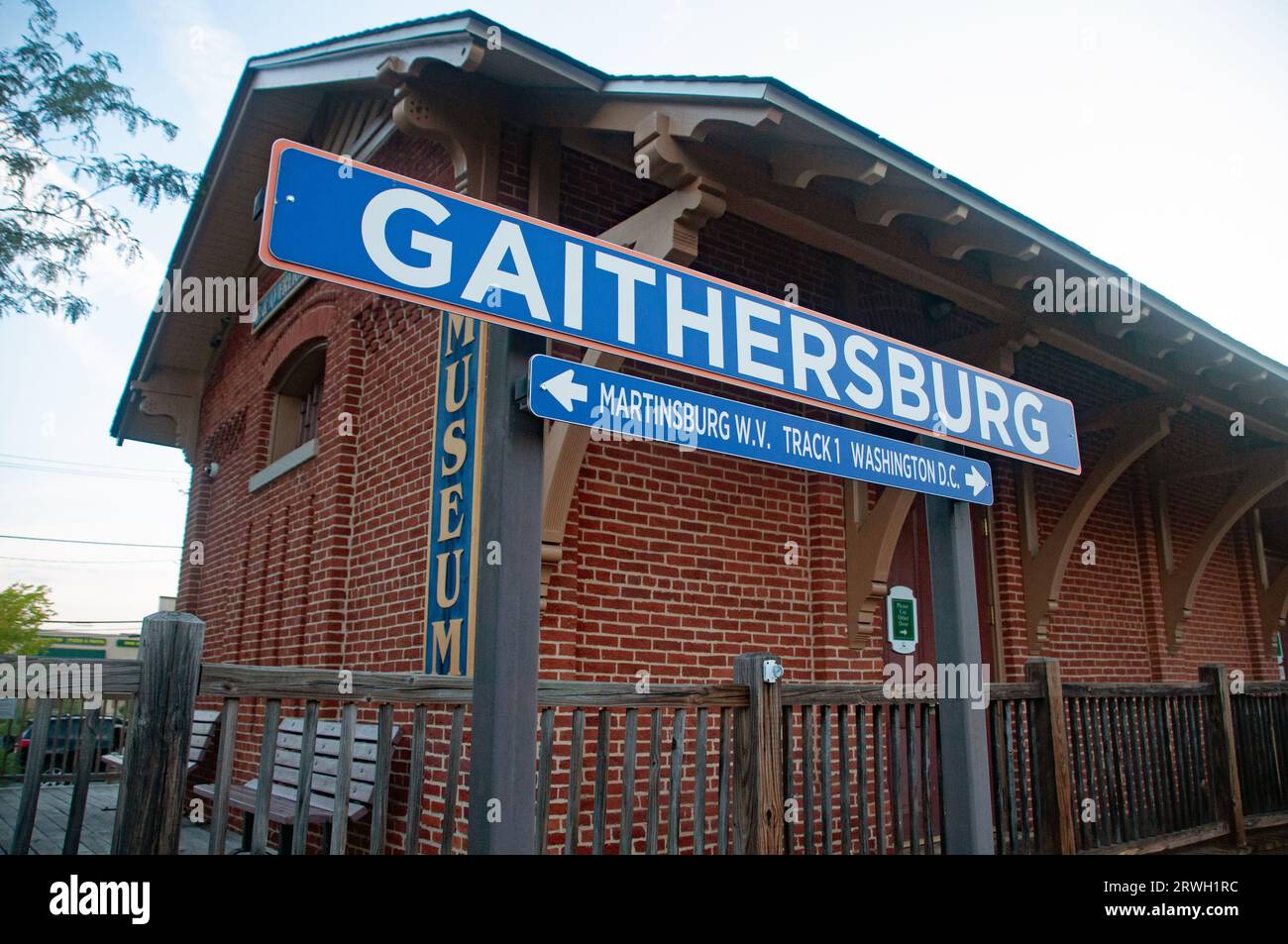 Gaithersburg Train Station Stock Photo - Alamy
