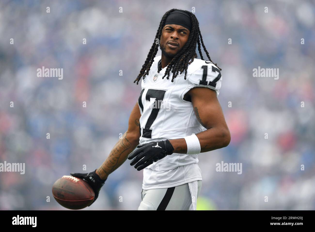 Las Vegas Raiders wide receiver Davante Adams (17) warms up before an ...