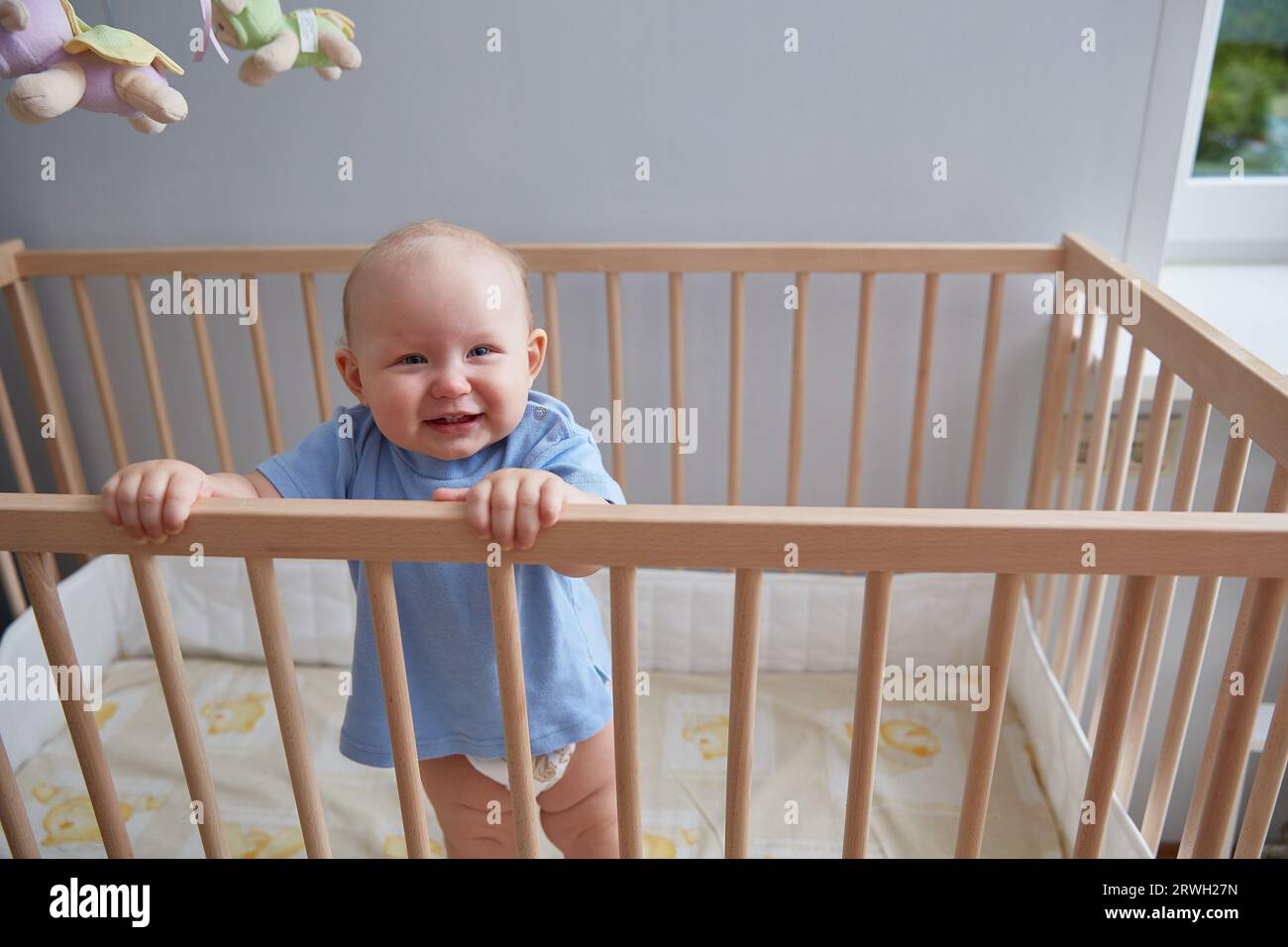 Baby standing up in crib hi-res stock photography and images - Alamy