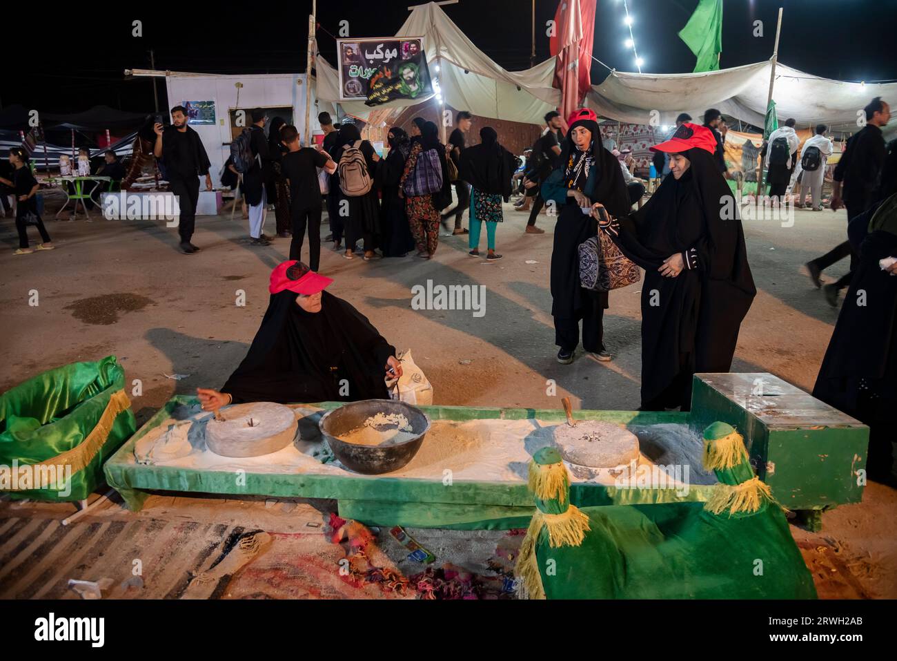 Najaf, Iraq. 4th Sep, 2023. A Shia woman rotates stone grinder ...