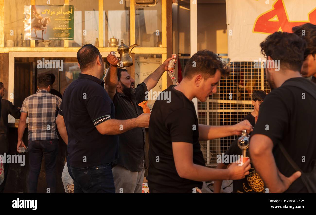 Holy shia shrine in karbala hi-res stock photography and images - Alamy
