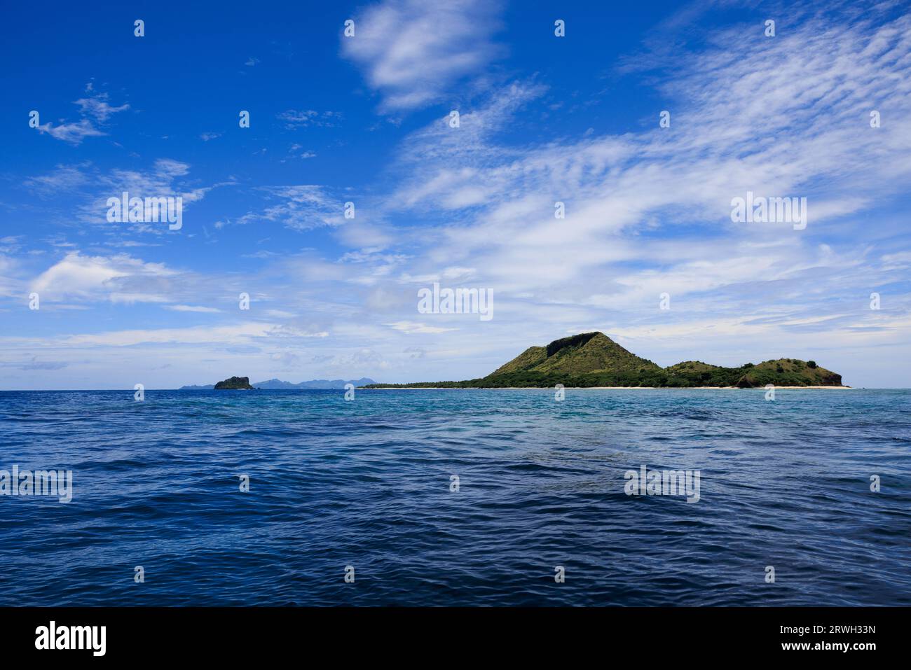 islands and blue water in fiji Stock Photo - Alamy