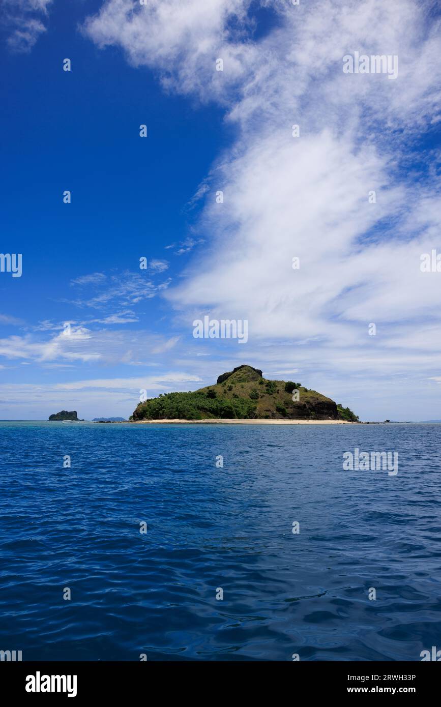 blue water and island under blue sky in fiji Stock Photo - Alamy