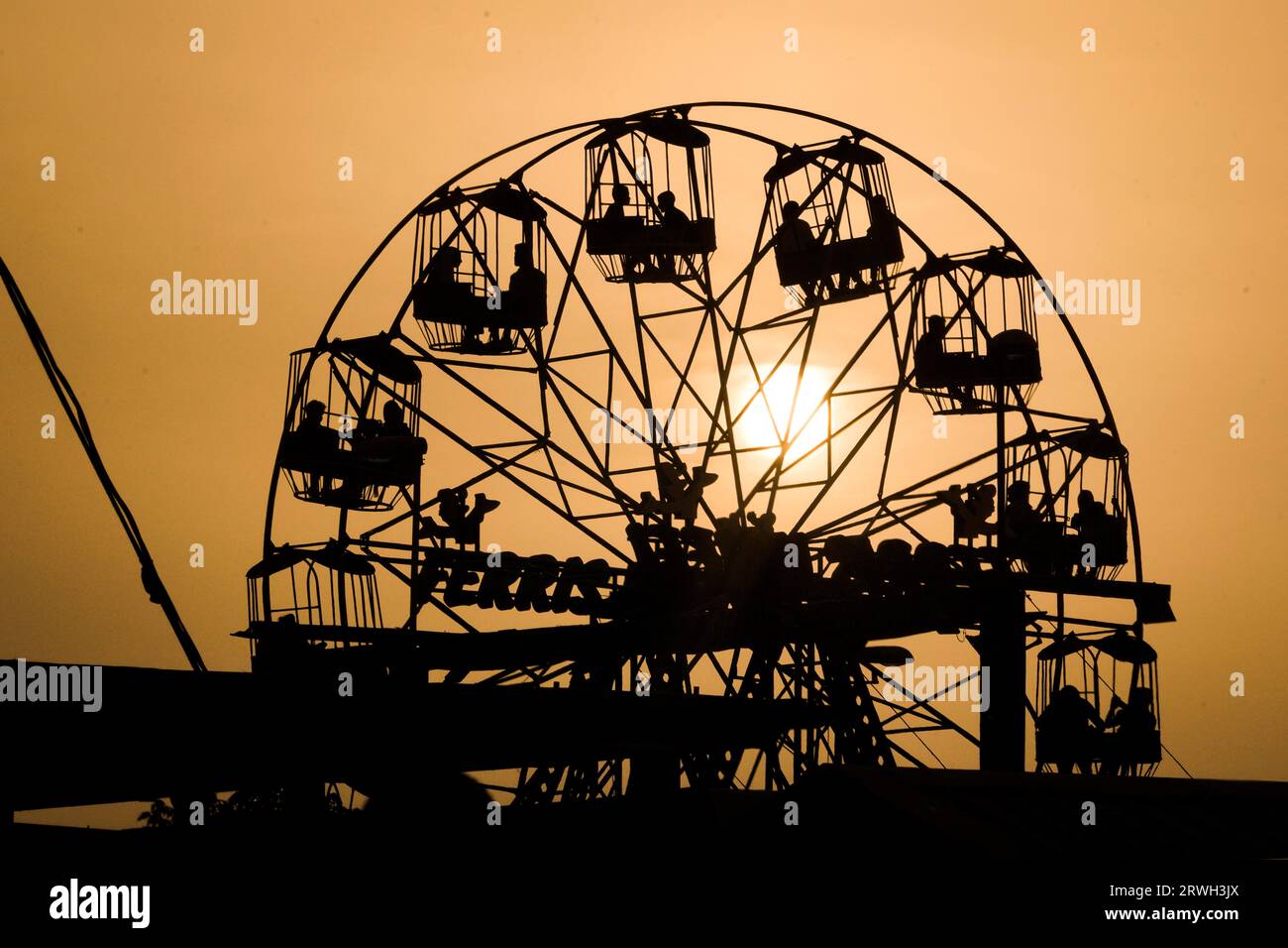 Breaking wheel hi-res stock photography and images - Alamy