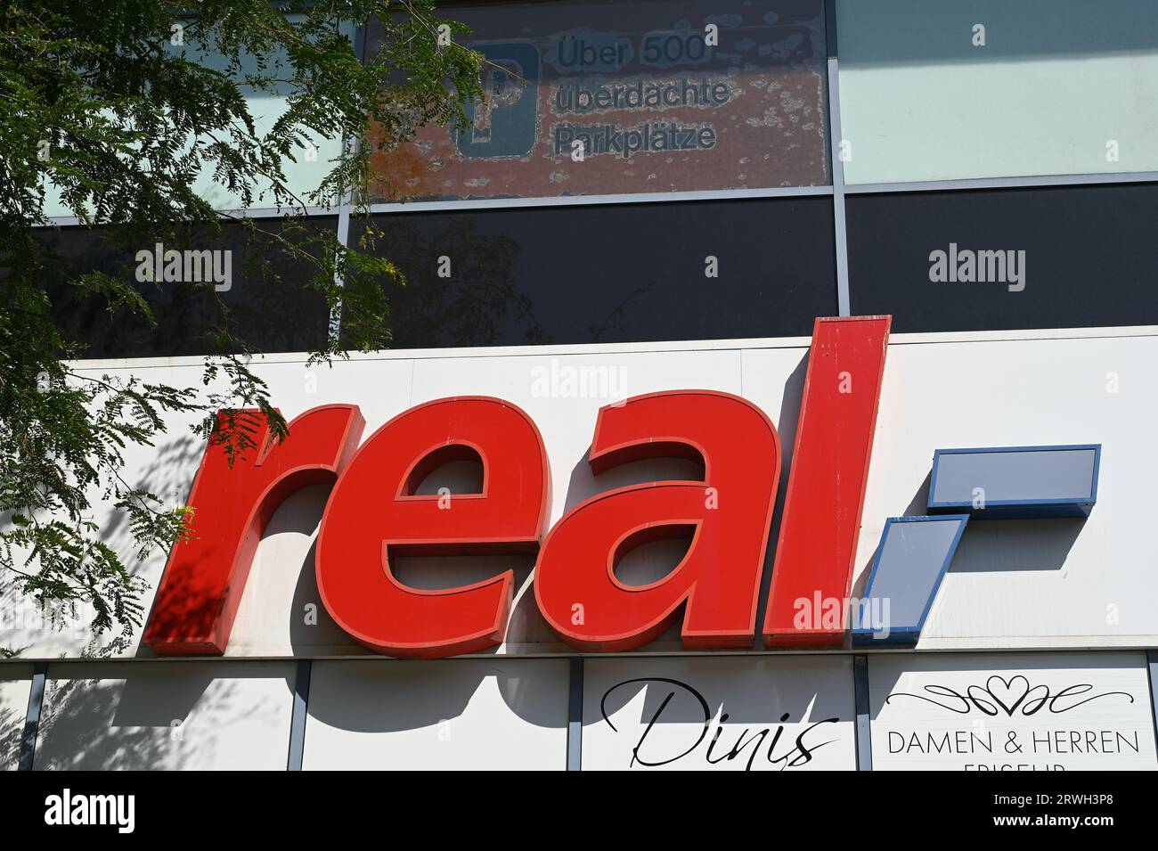 Cologne, Germany. 10th Sep, 2023. Old logo of the food retailer REAL on ...