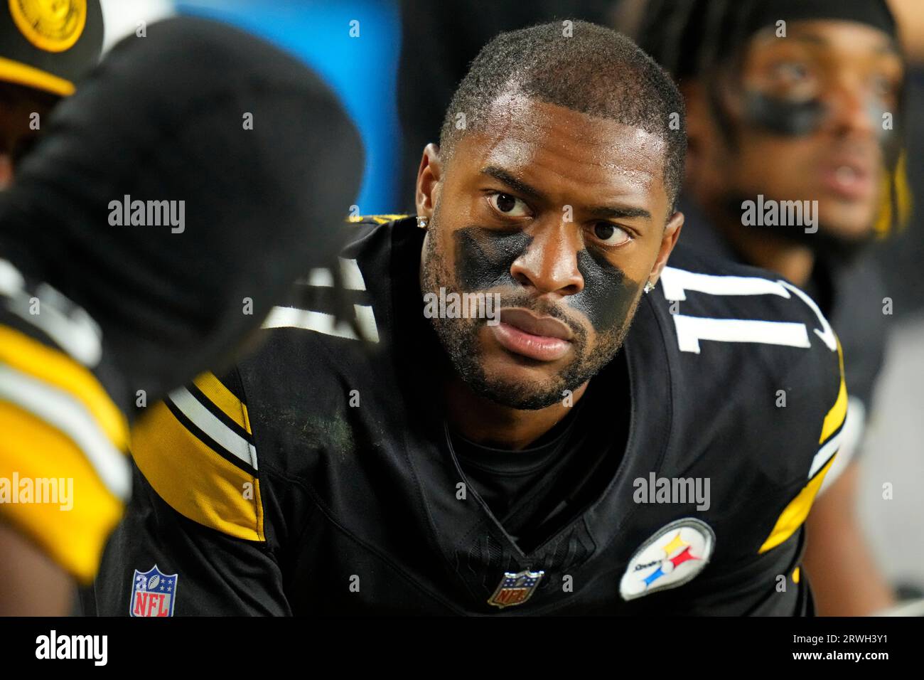 Pittsburgh Steelers wide receiver Allen Robinson II (11) sits on the ...