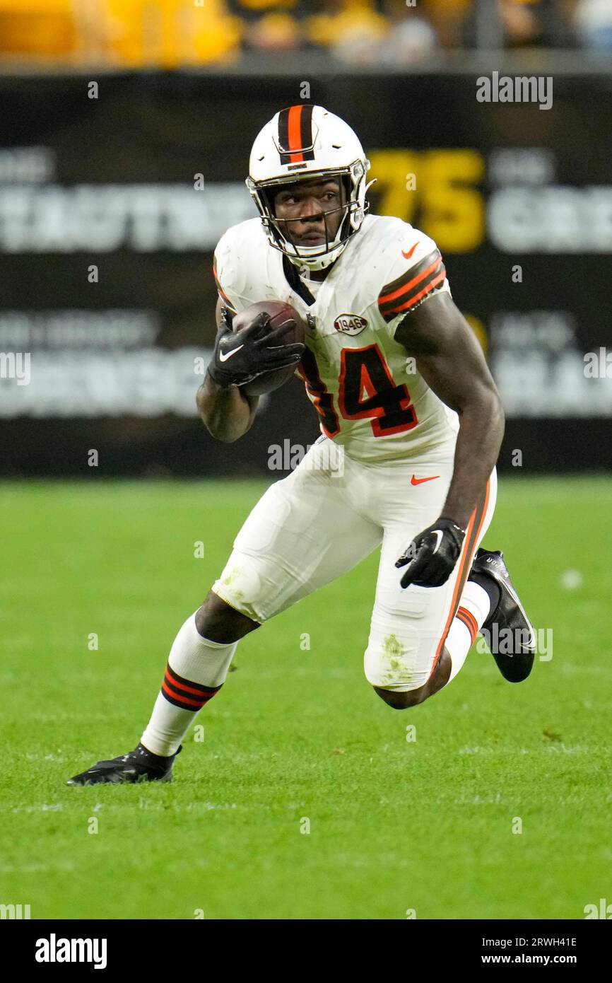 Cleveland Browns running back Jerome Ford carries the ball during an ...
