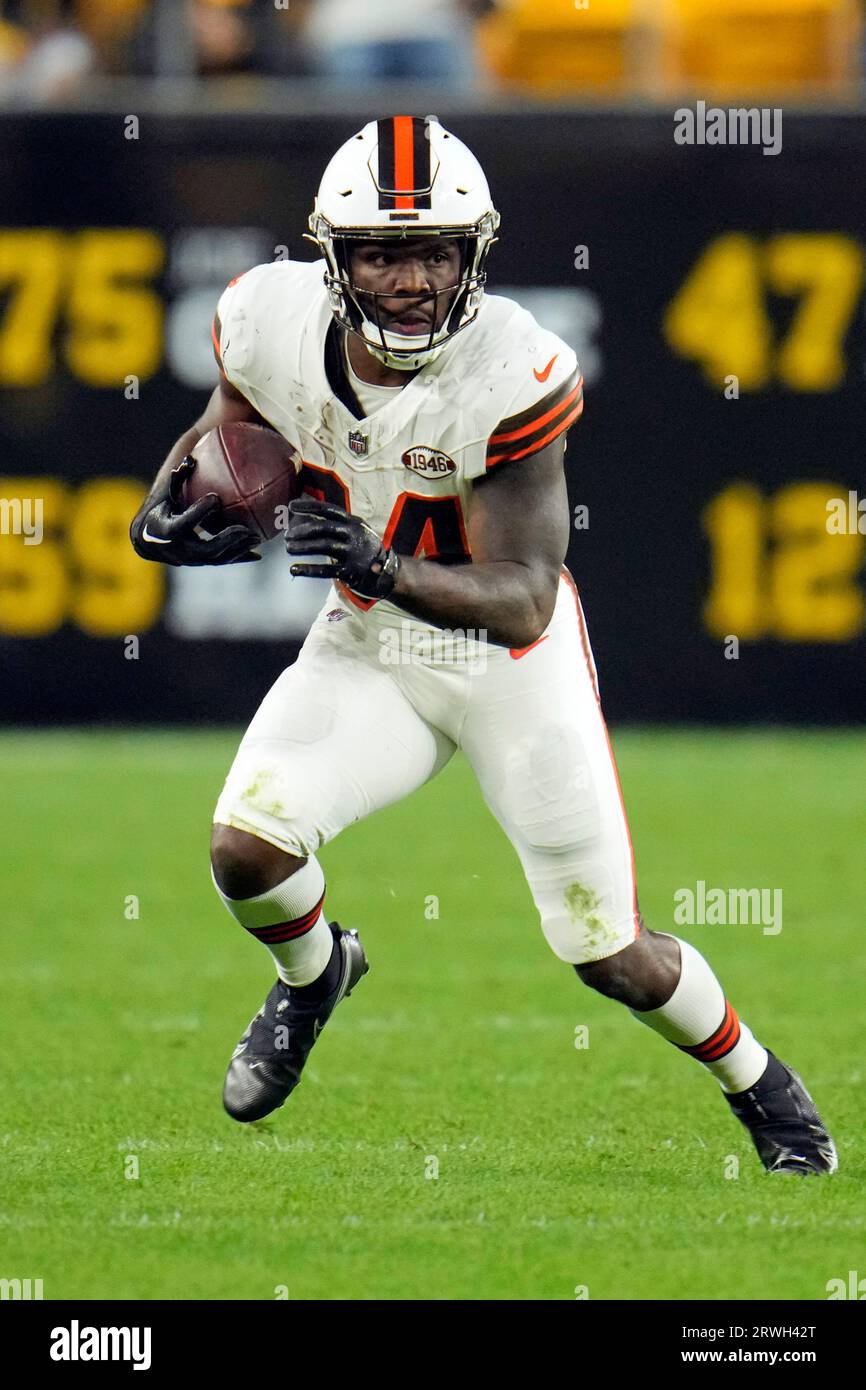 Cleveland Browns running back Jerome Ford carries the ball during an ...