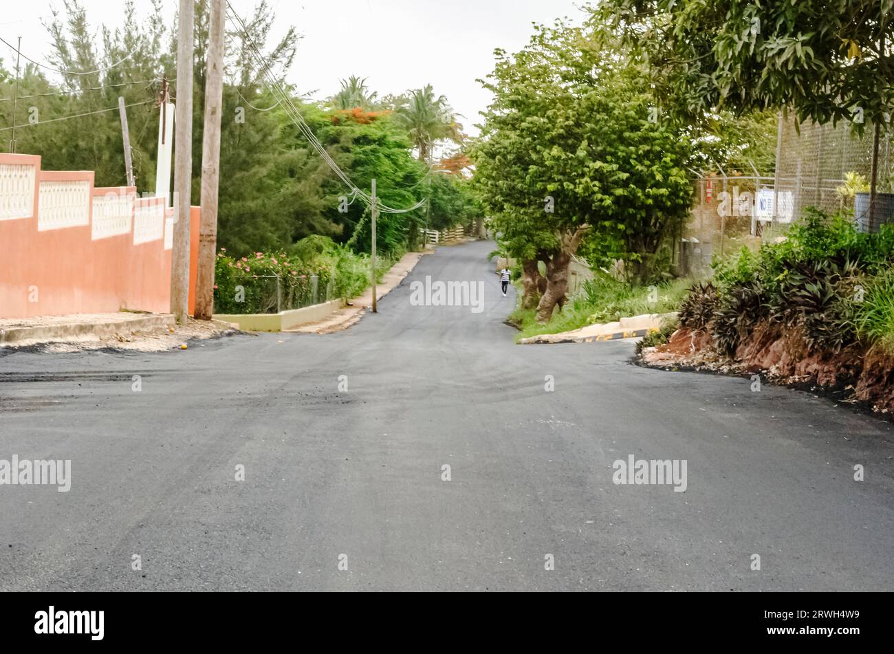Empty roadway hi-res stock photography and images - Alamy
