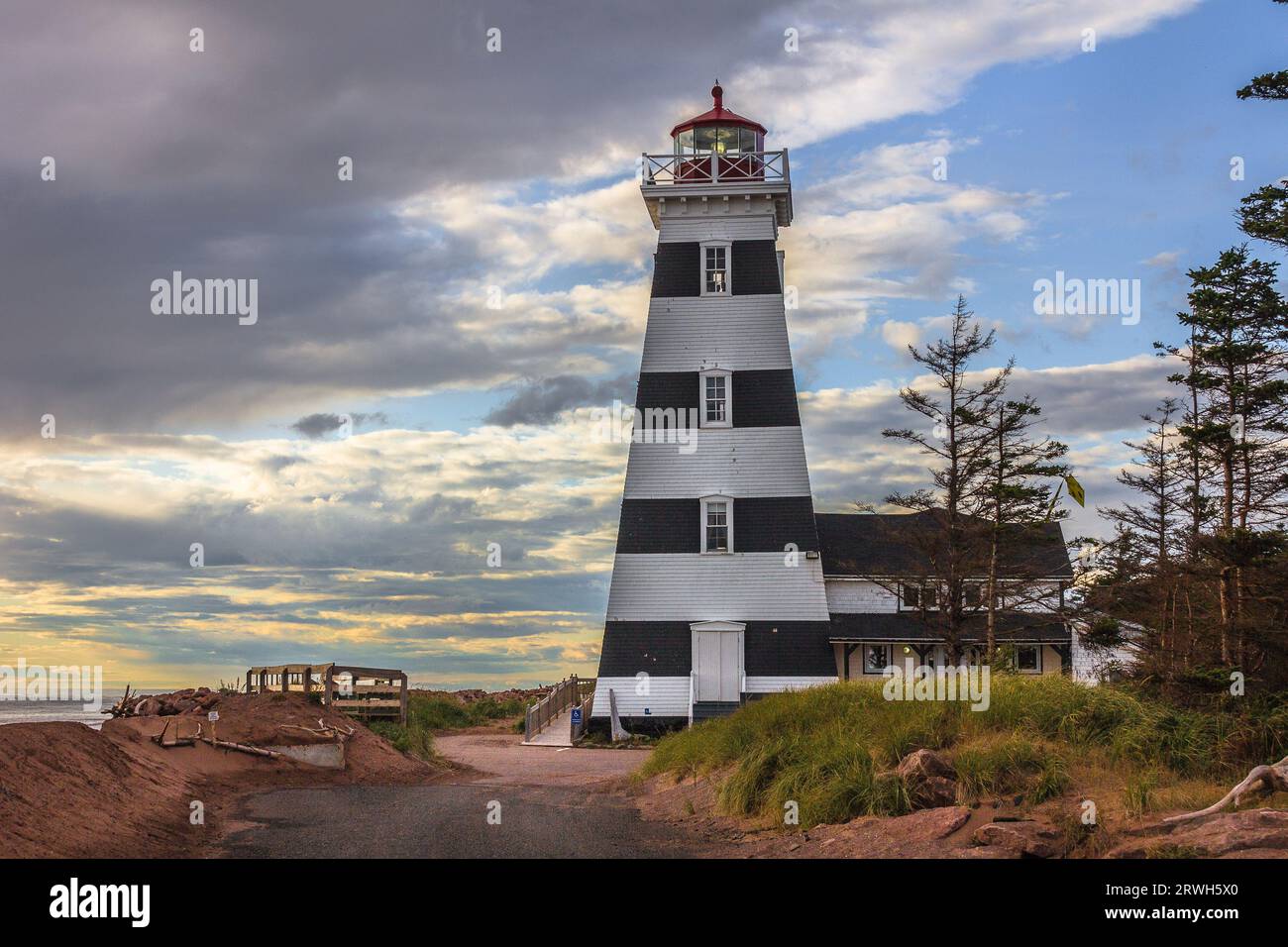 West approach at the fence hi-res stock photography and images - Alamy