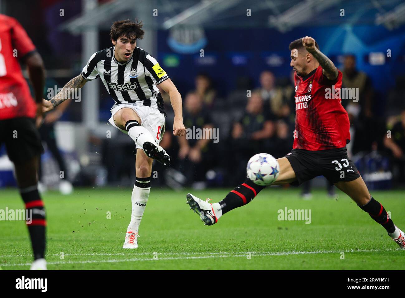Sandro tonali newcastle united ac milan hi-res stock photography and ...
