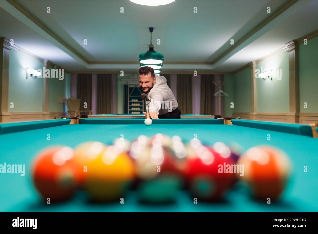 Professional snooker player hi-res stock photography and images - Alamy