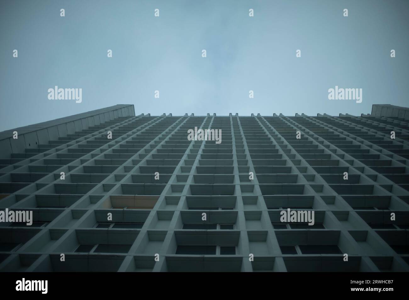 Building on cloudy day hi-res stock photography and images - Alamy