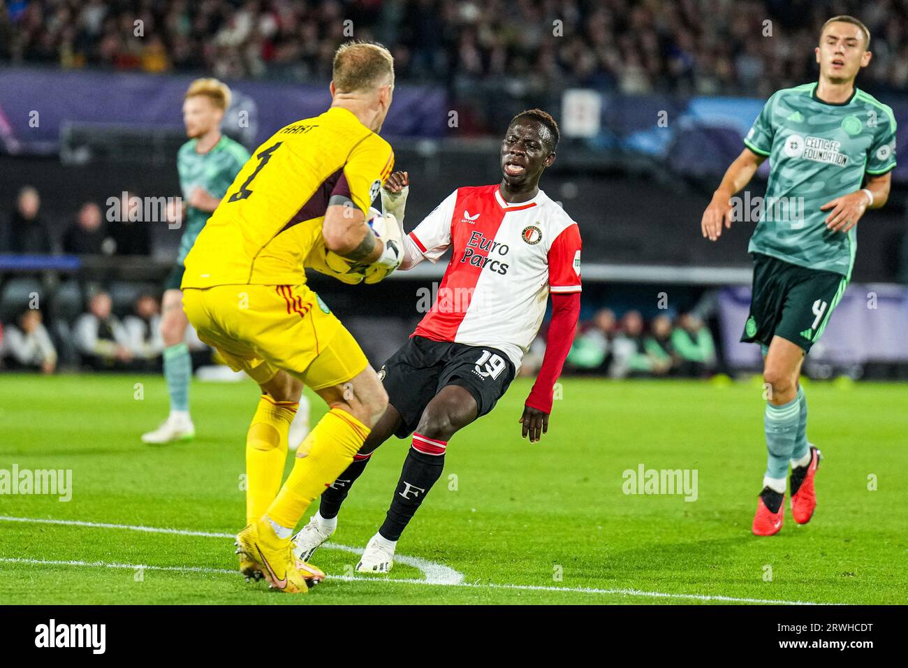 Rotterdam, The Netherlands. 19th Sep, 2023. Rotterdam - Celtic goalkeeper Joe Hart, Yankuba ...