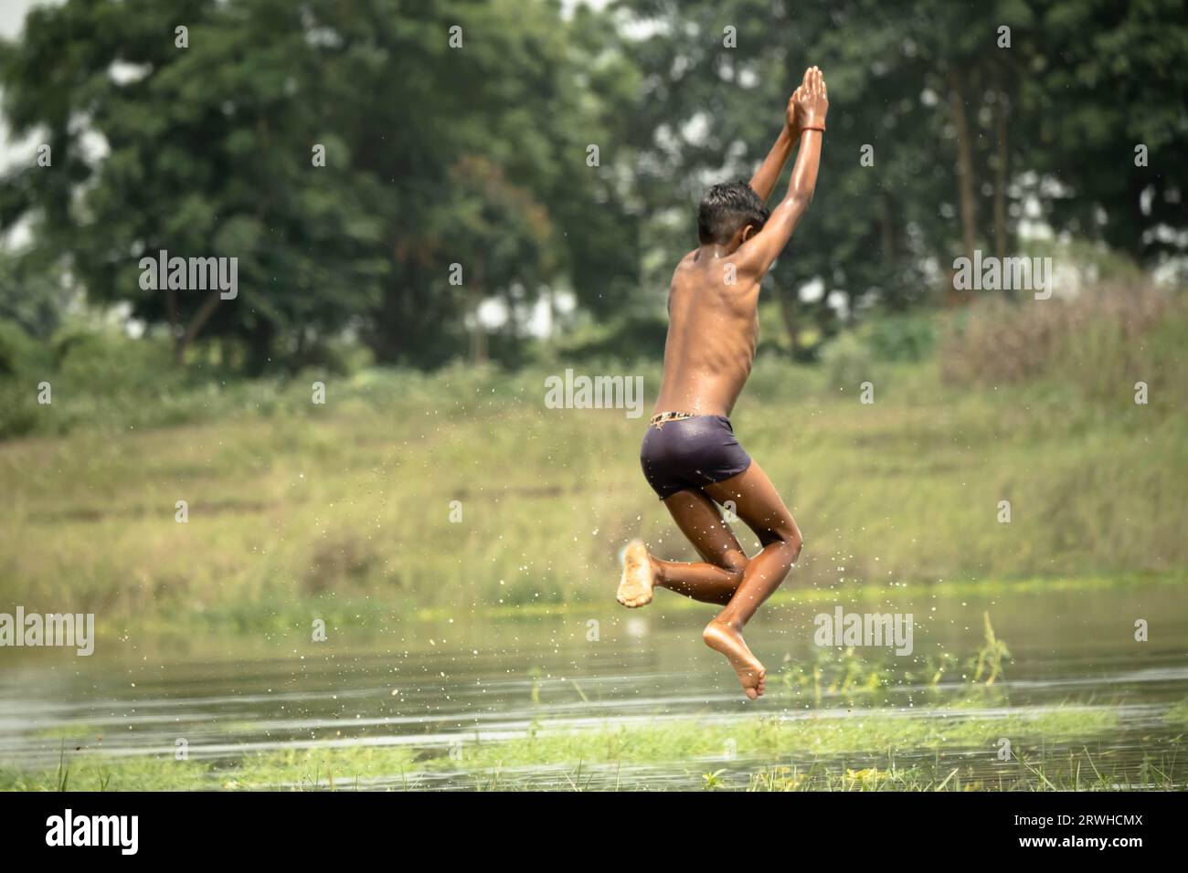 Kid jumping water hi-res stock photography and images - Alamy