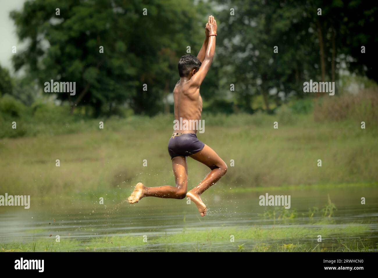Jumping pond hi-res stock photography and images - Alamy