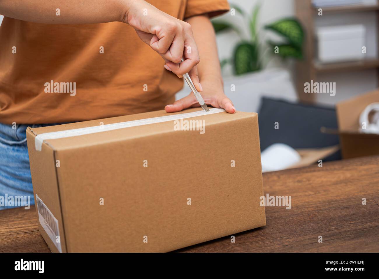 Opening parcel knife hi-res stock photography and images - Alamy