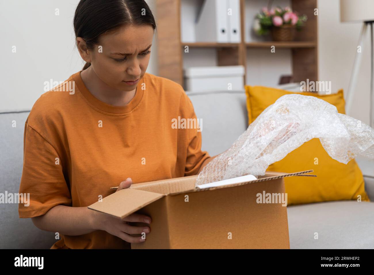 Shoddy package hi-res stock photography and images - Alamy