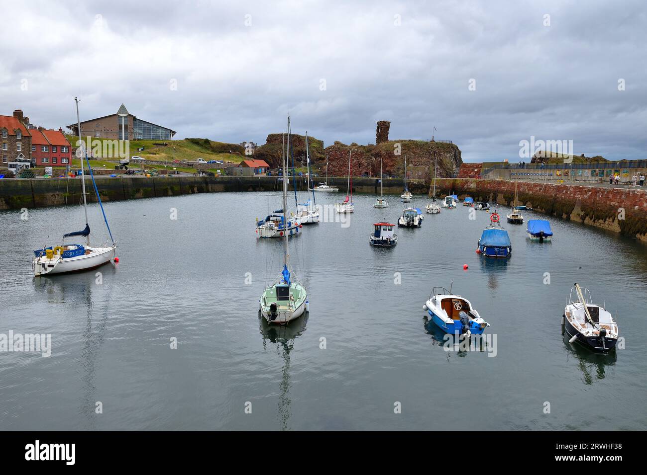 View dunbar castle harbour hi-res stock photography and images - Alamy