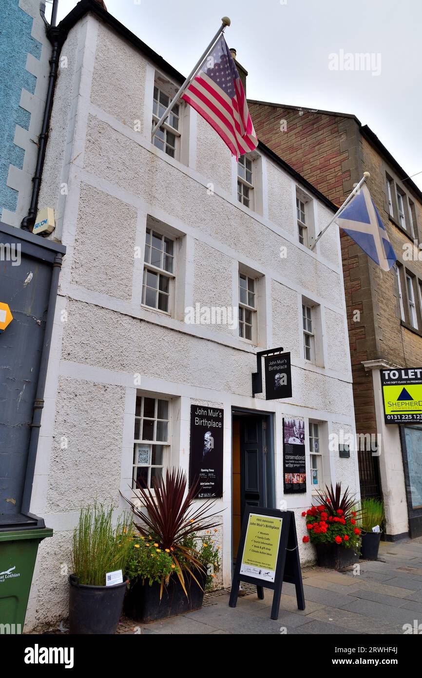 View dunbar castle harbour hi-res stock photography and images - Alamy
