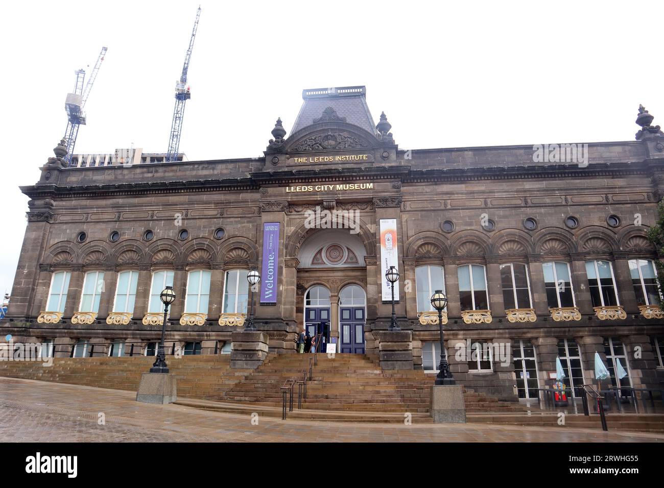 Leeds museum and art galleries hi-res stock photography and images - Alamy
