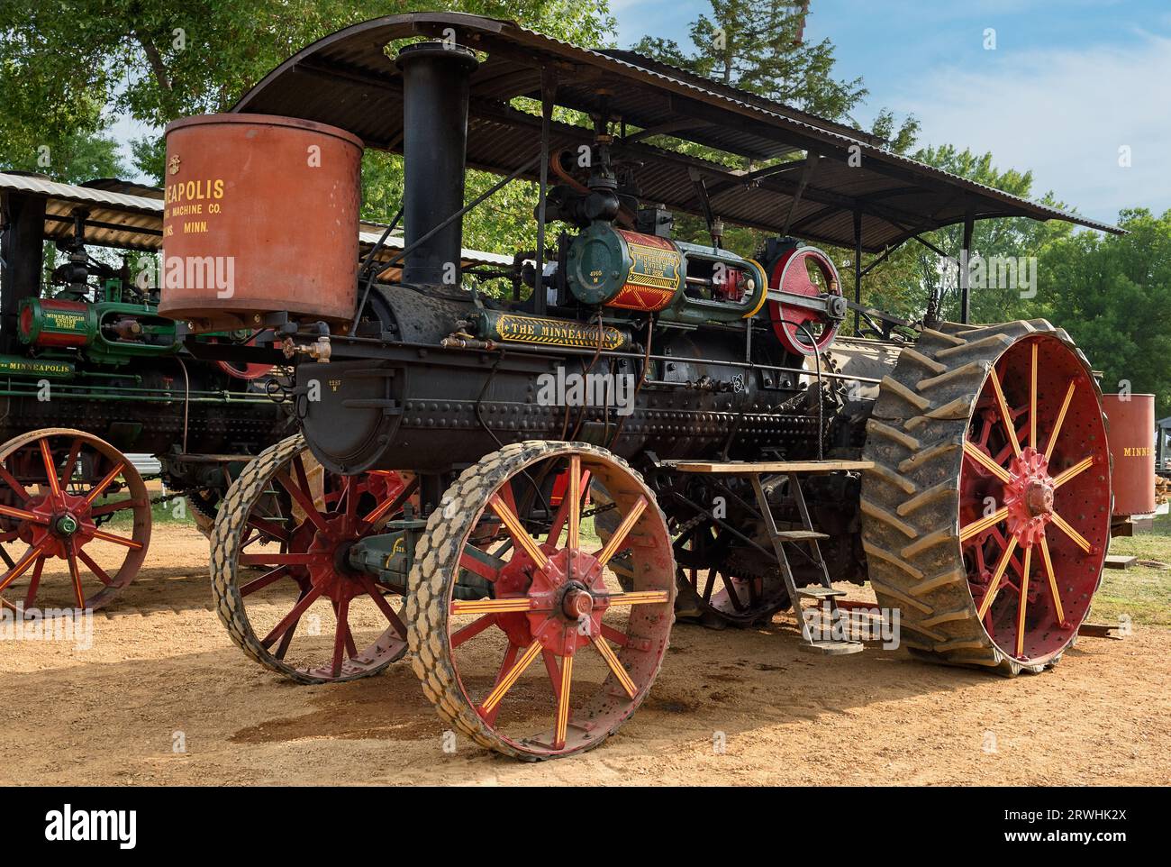 Steam powered threshing machine hi-res stock photography and images - Alamy