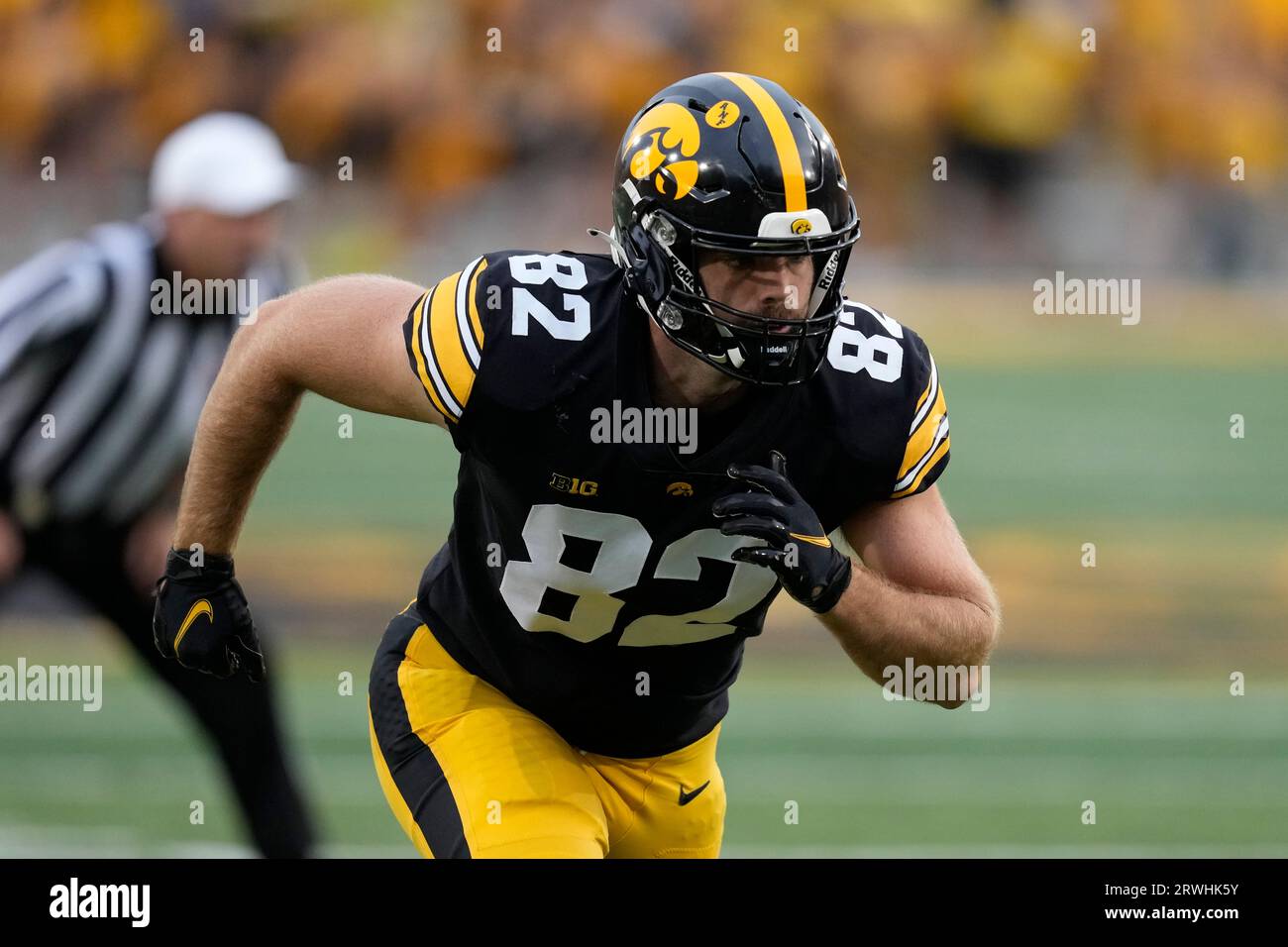 Iowa tight end Johnny Pascuzzi runs up field during the second half of ...